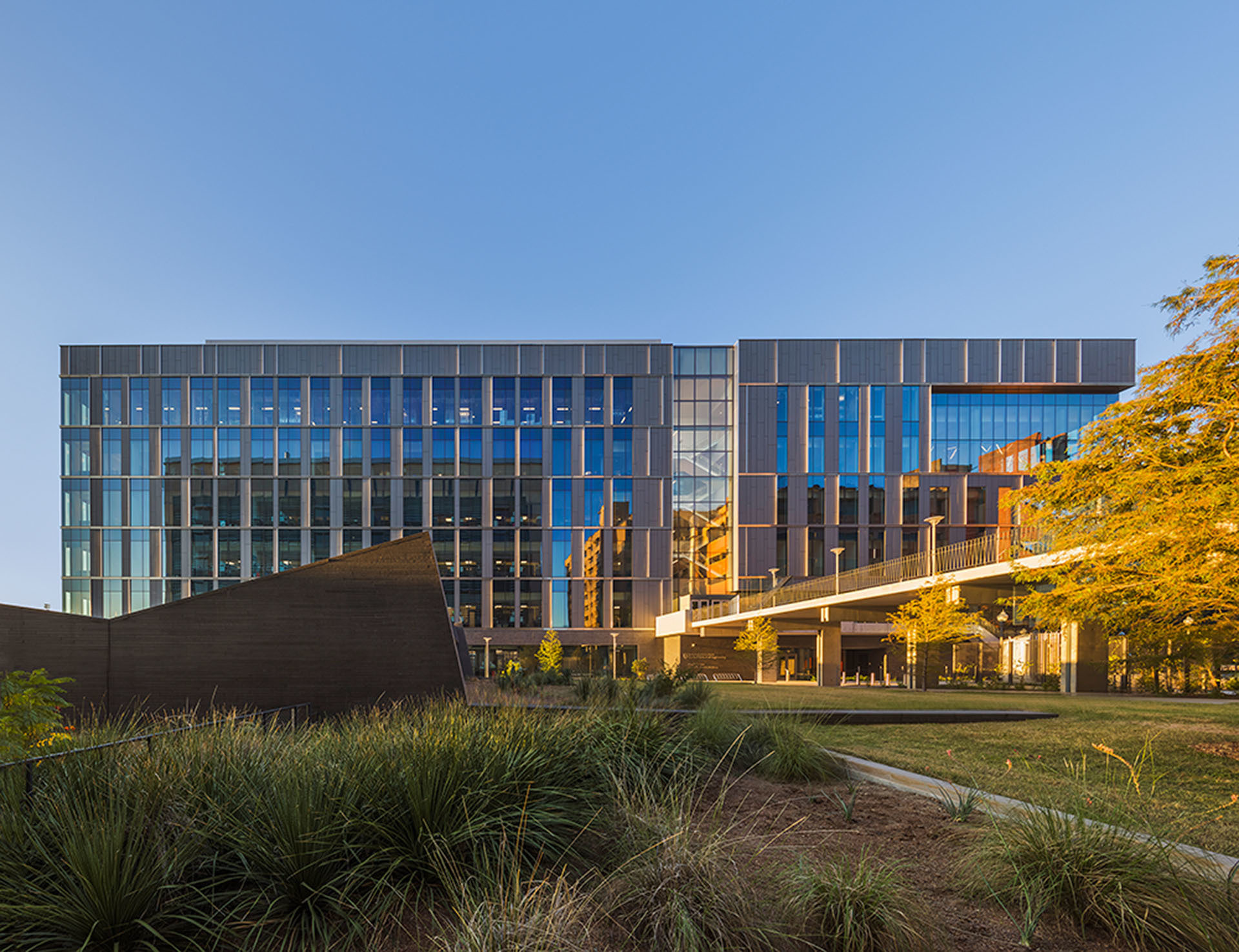 The University of Texas at Austin Gary L. Thomas Energy… - ennead